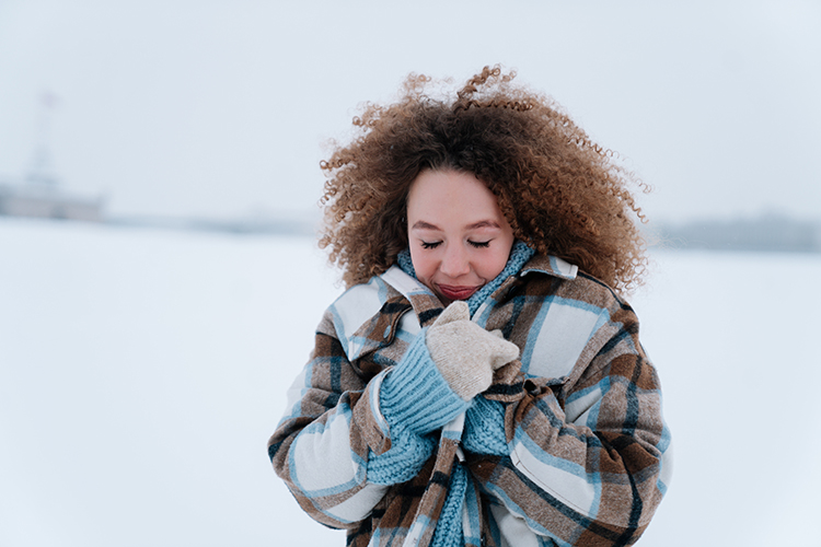 WHY AM I ALWAYS COLD? 7 POSSIBLE MEDICAL REASONS