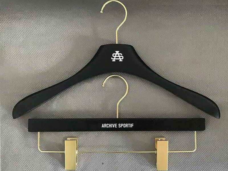 Luxury Coat Hanger in Black and Gold Metal | Leevans
