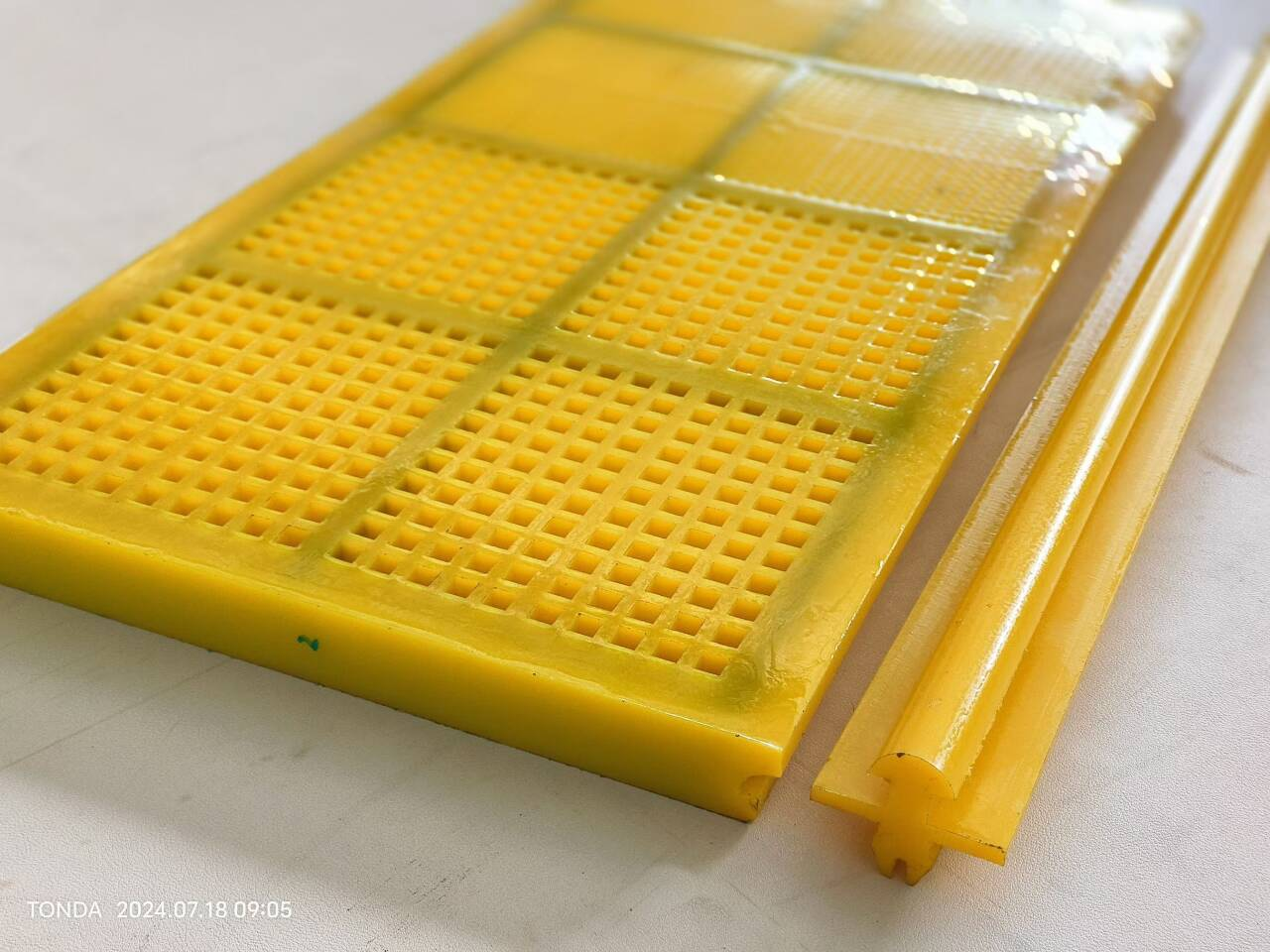 Polyurethane Screen Panel Installation & Benefits | Custom Wear ...