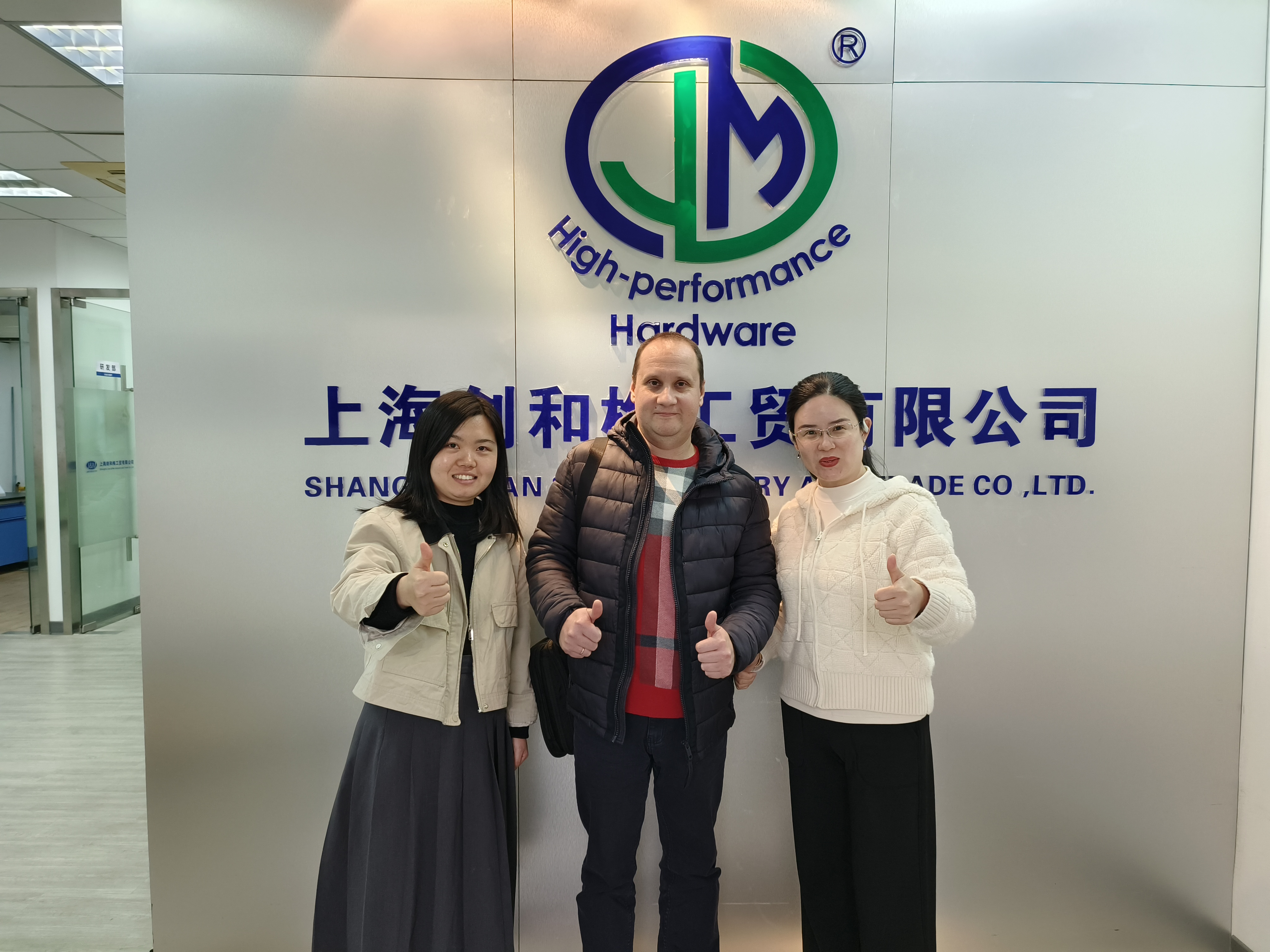 Venemaa nafta- ja gaasitööstuse klient külastas JM Hardware®-i kohapealseks hindamiseks 26 ...