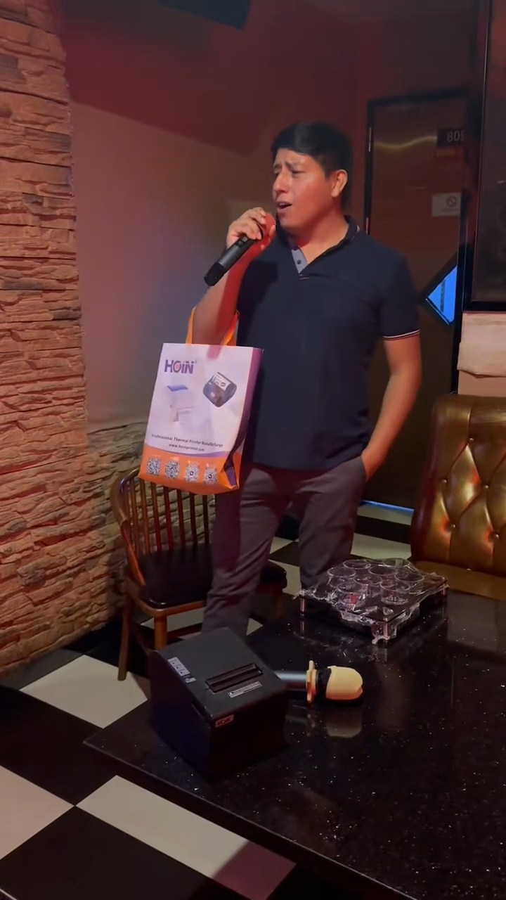 Cliente de Sudamérica viene a Hoin, disfrutamos de una cena y KTV Productos | HOIN